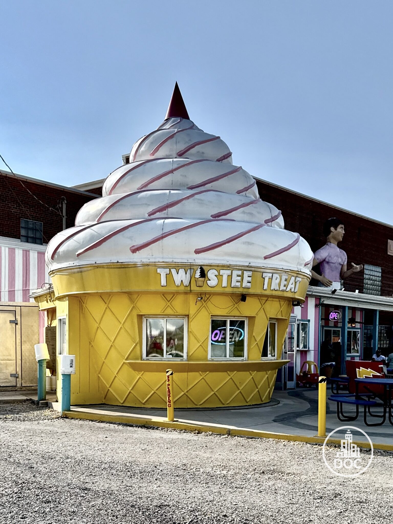 Route 66 Twistee Treat - Doorways of Chicago
